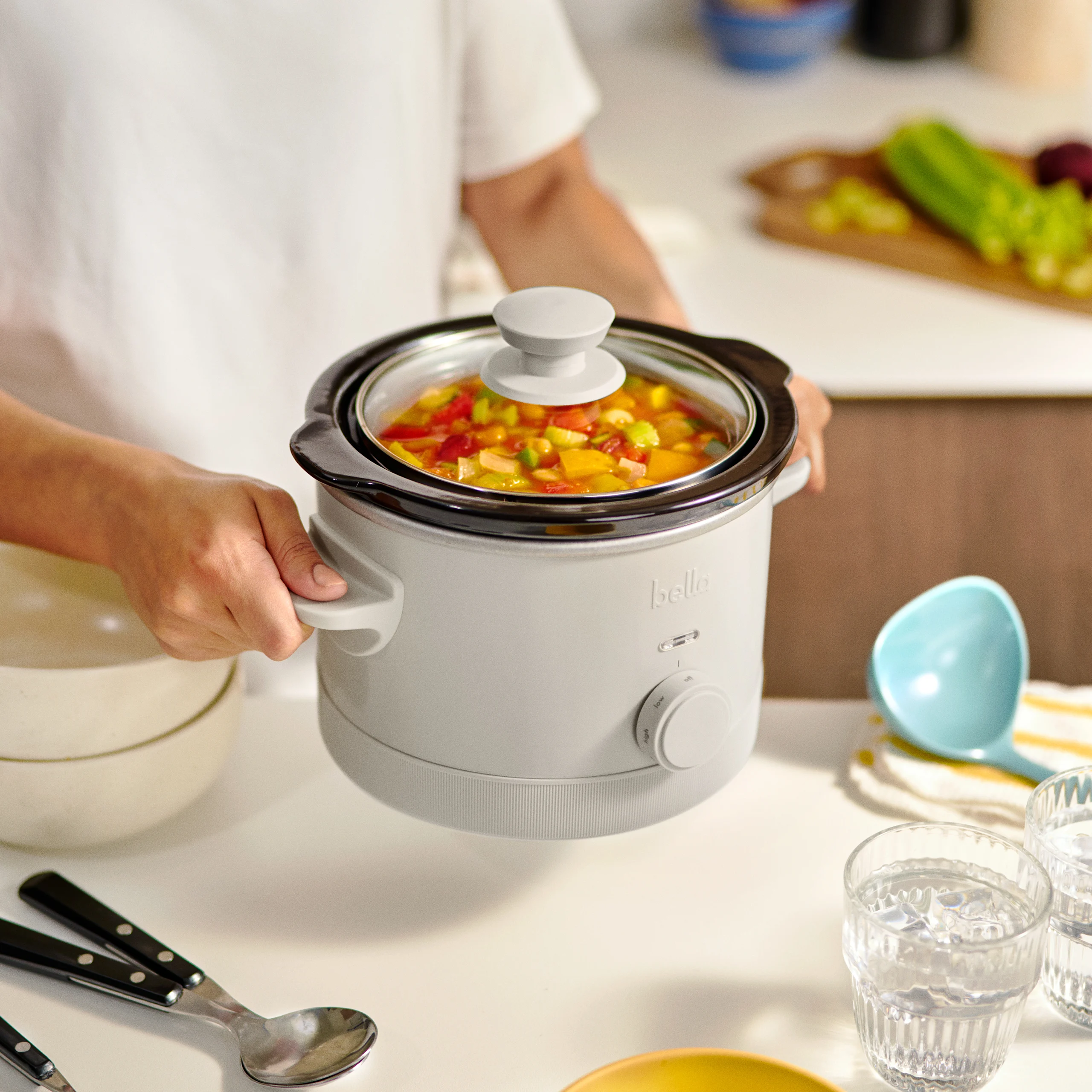 bella 1.5-Qt Slow Cooker - Compact Manual Crock Pot for Dips, Sauces ...