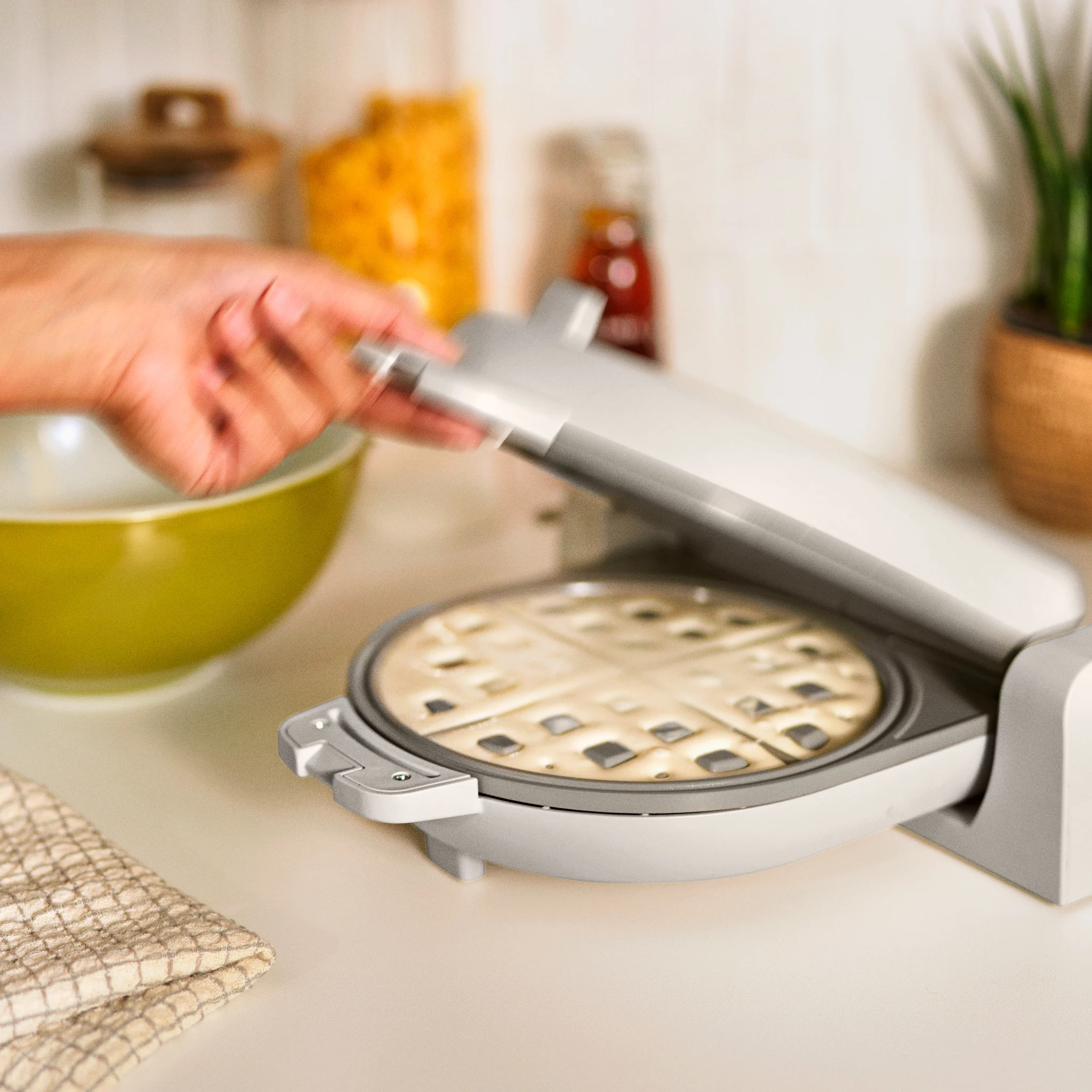 bella Flip & Store Waffle Maker | Fits-anywhere™ kitchenware