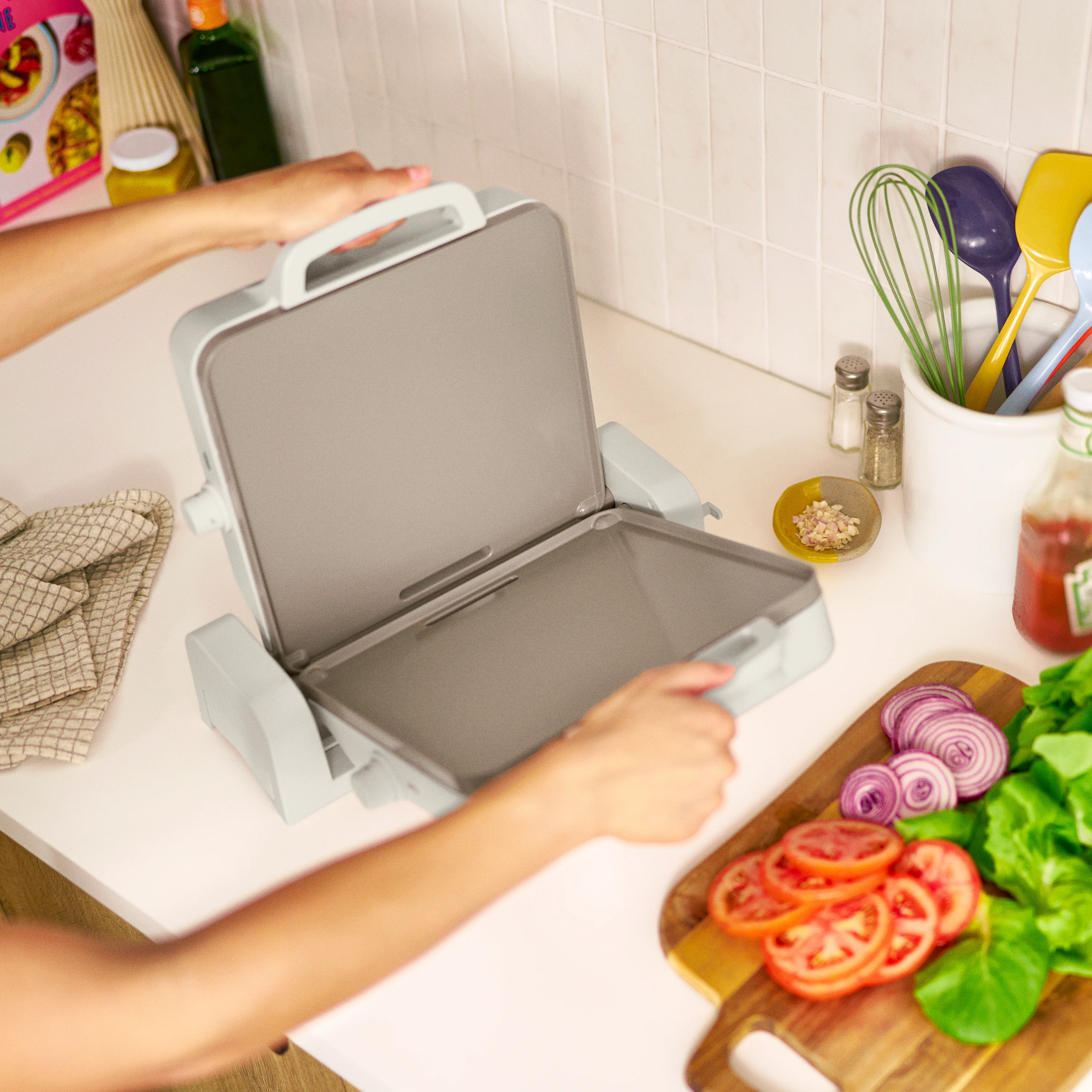 bella Fold and Store Dual Temp Griddle | Fits-anywhere™ kitchenware