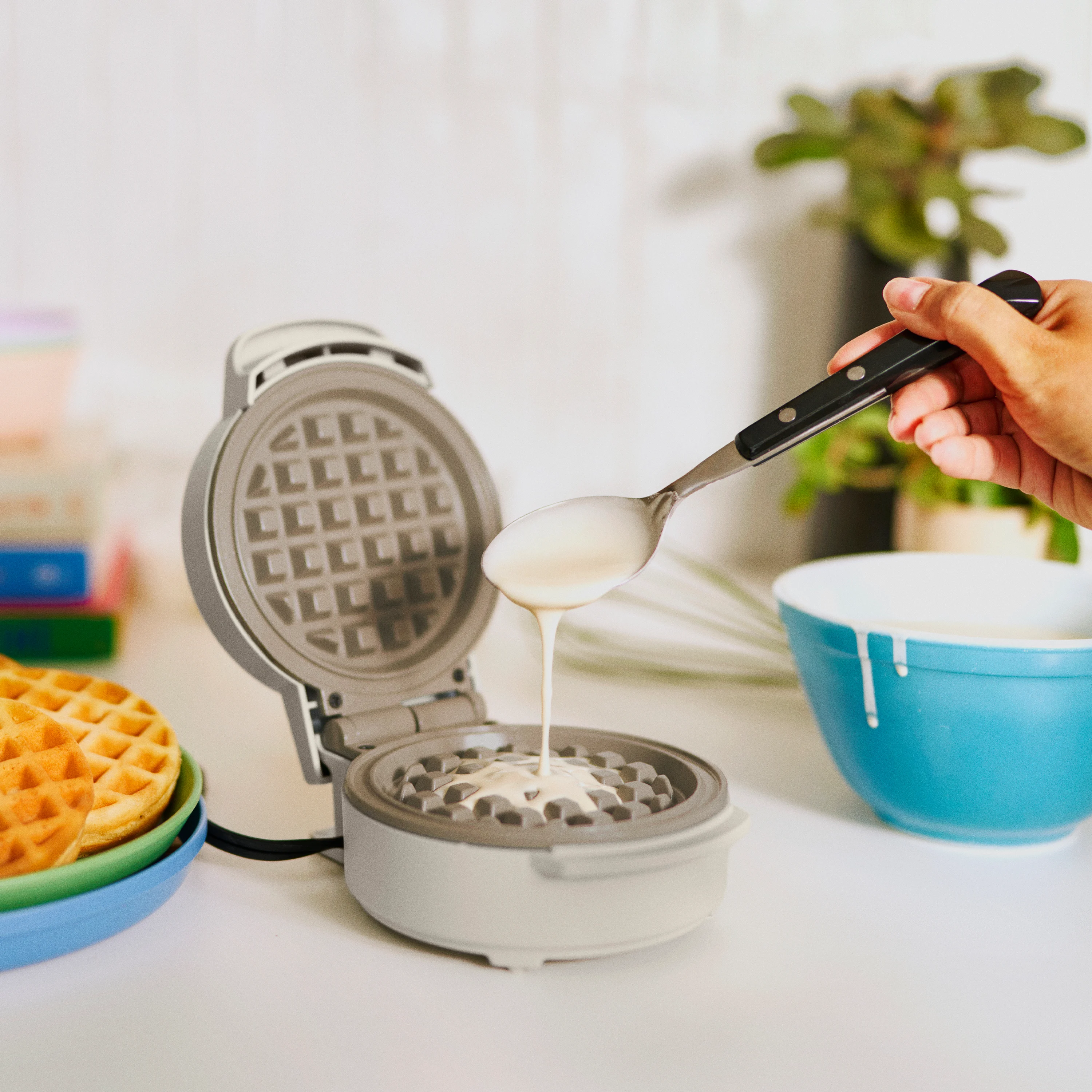 bella Snack and Store Mini Waffle Maker - Compact Waffle Iron for Quick ...