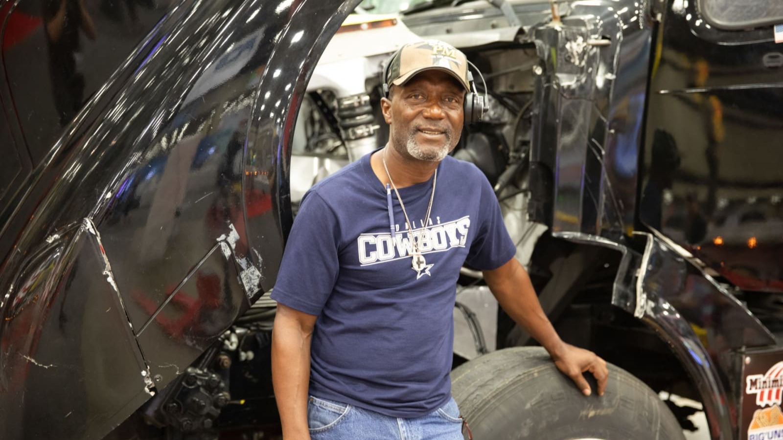 Chauffeur de camion de 3e génération partage sa passion pour le ...