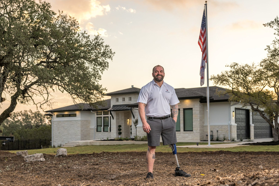 Inside Look at Wounded U.S. Army CPT Derick Carver's Home Dedication ...