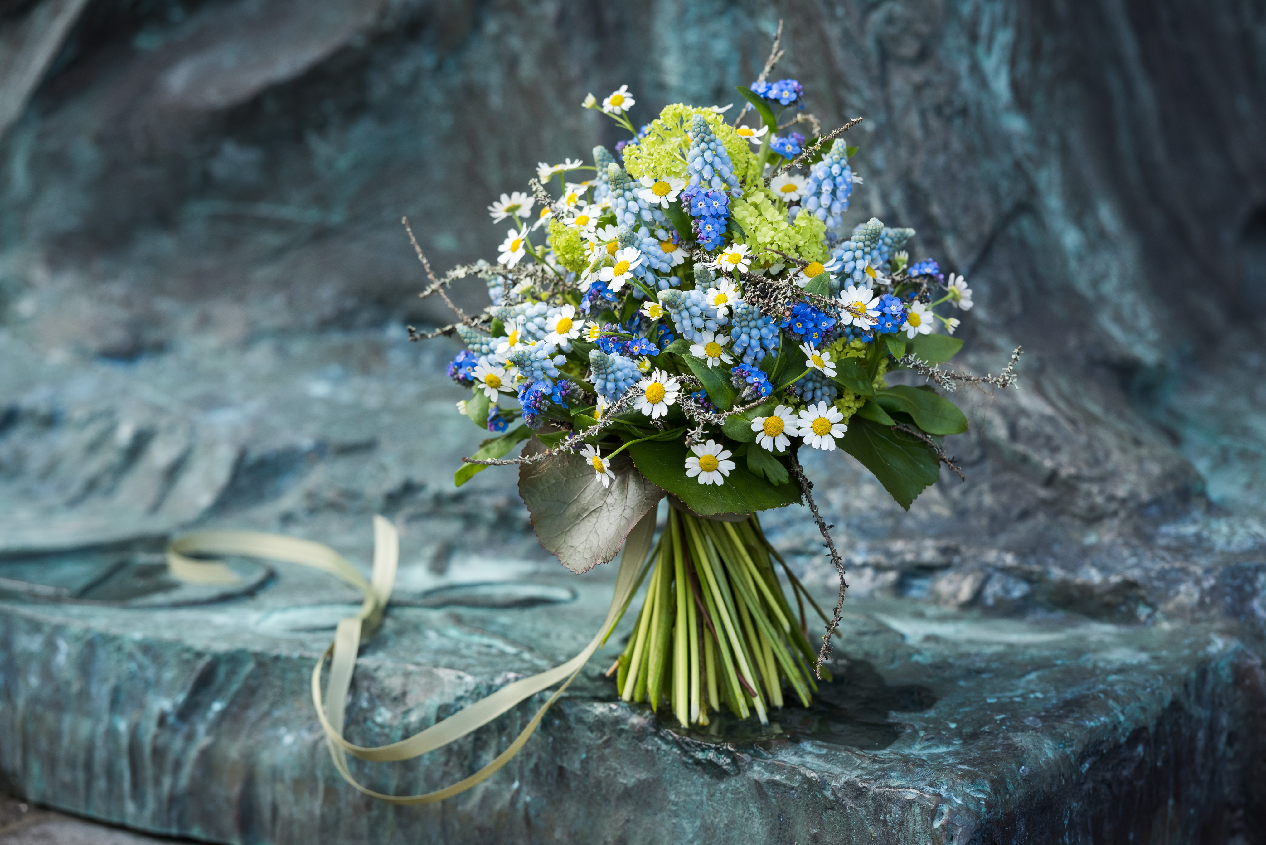 Playing with Cloud Dancer — FleuraMetz (en-GB)