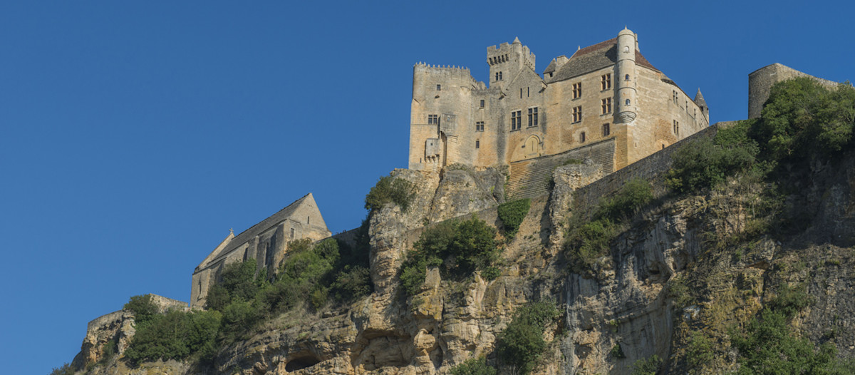 Castles in Dordogne : a candle-lit tale