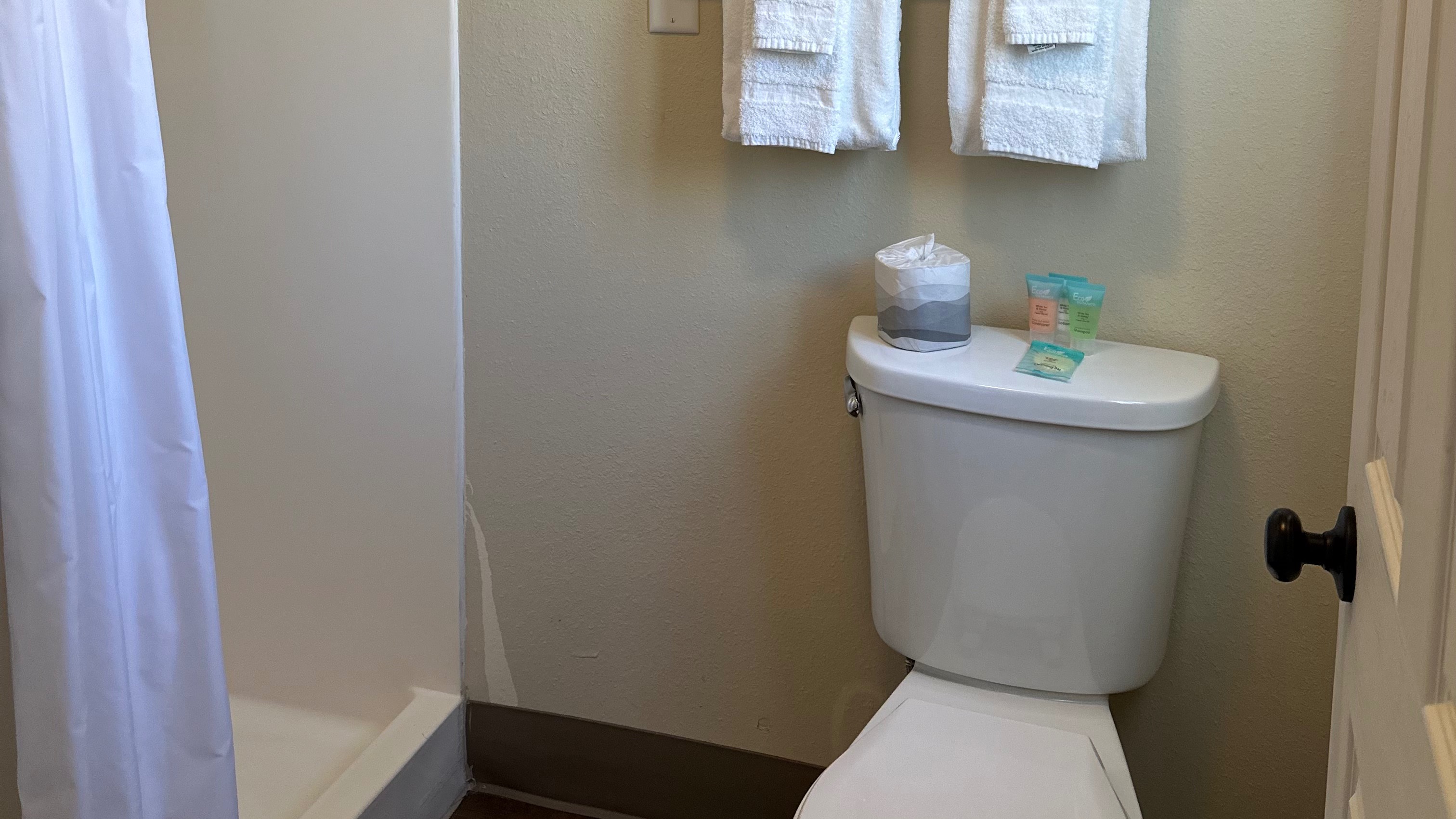 Guest Rooms and Suites | Winthrop Inn