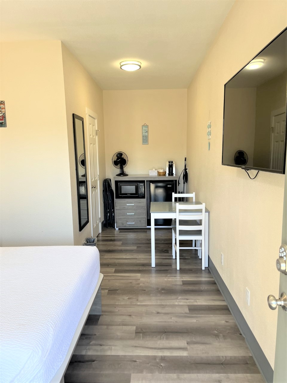 Guest Rooms and Suites | Coastal Inn & Suites