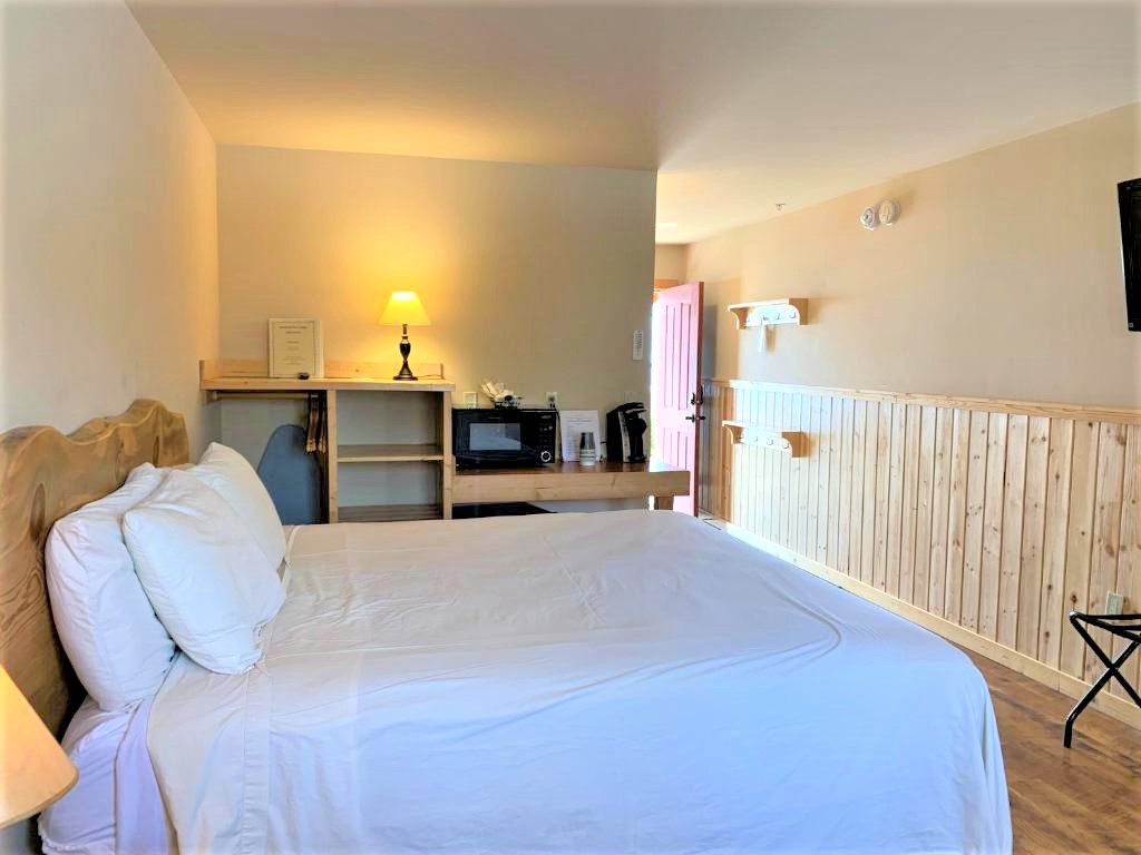 Guest Rooms and Suites | Methow River Lodge