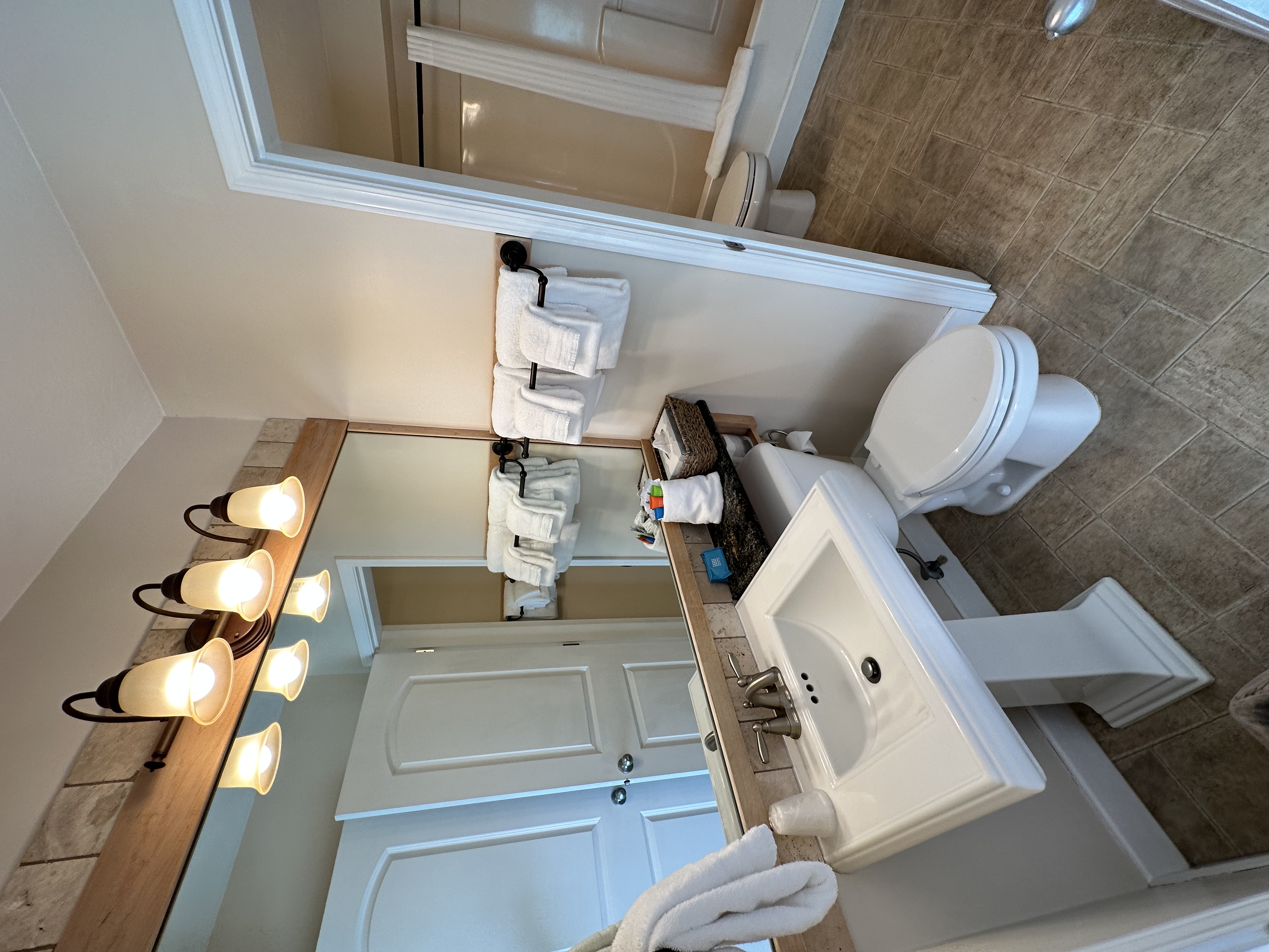 Guest Rooms and Suites | Inn at the Shore