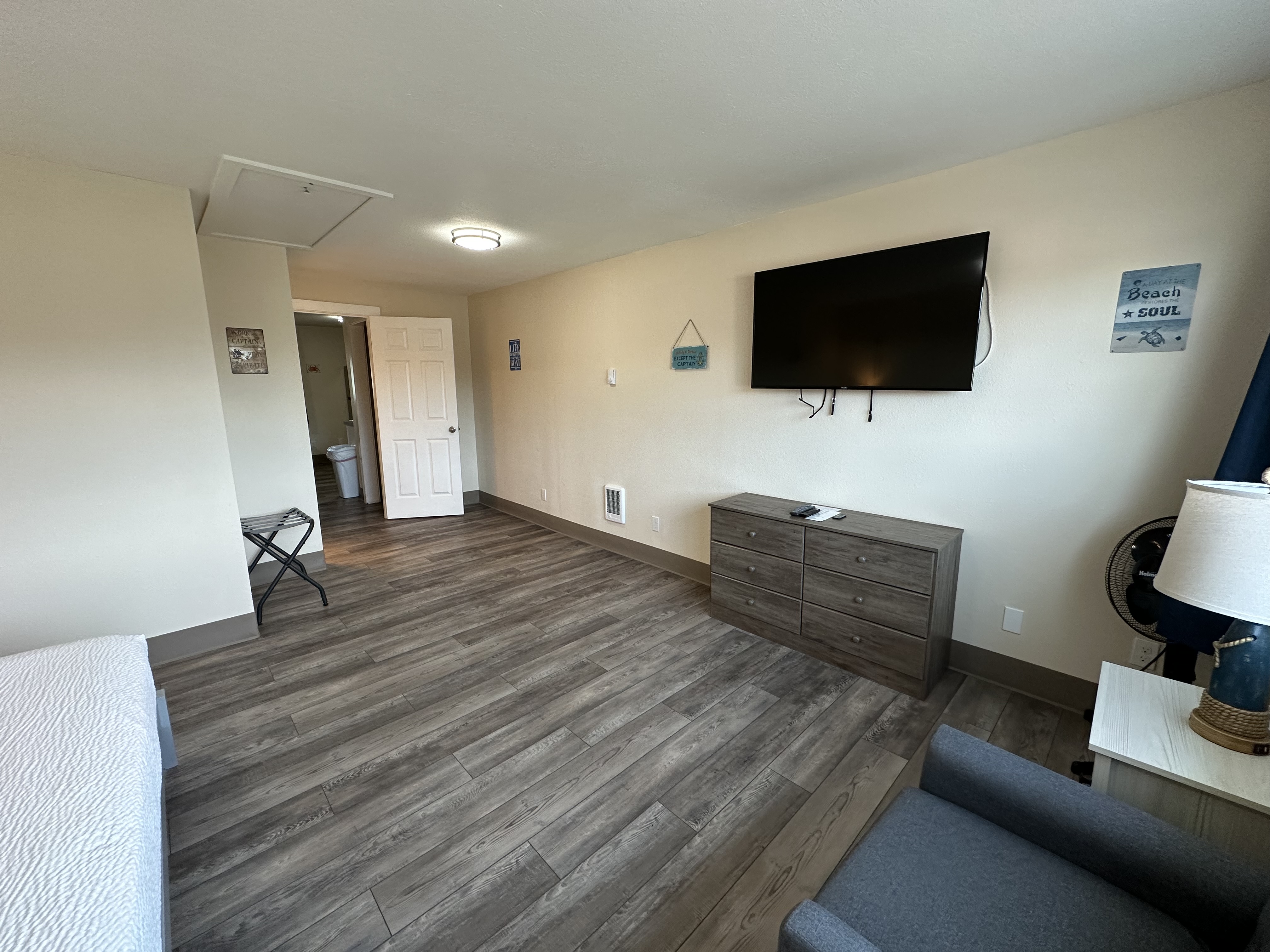 Guest Rooms and Suites | Coastal Inn & Suites