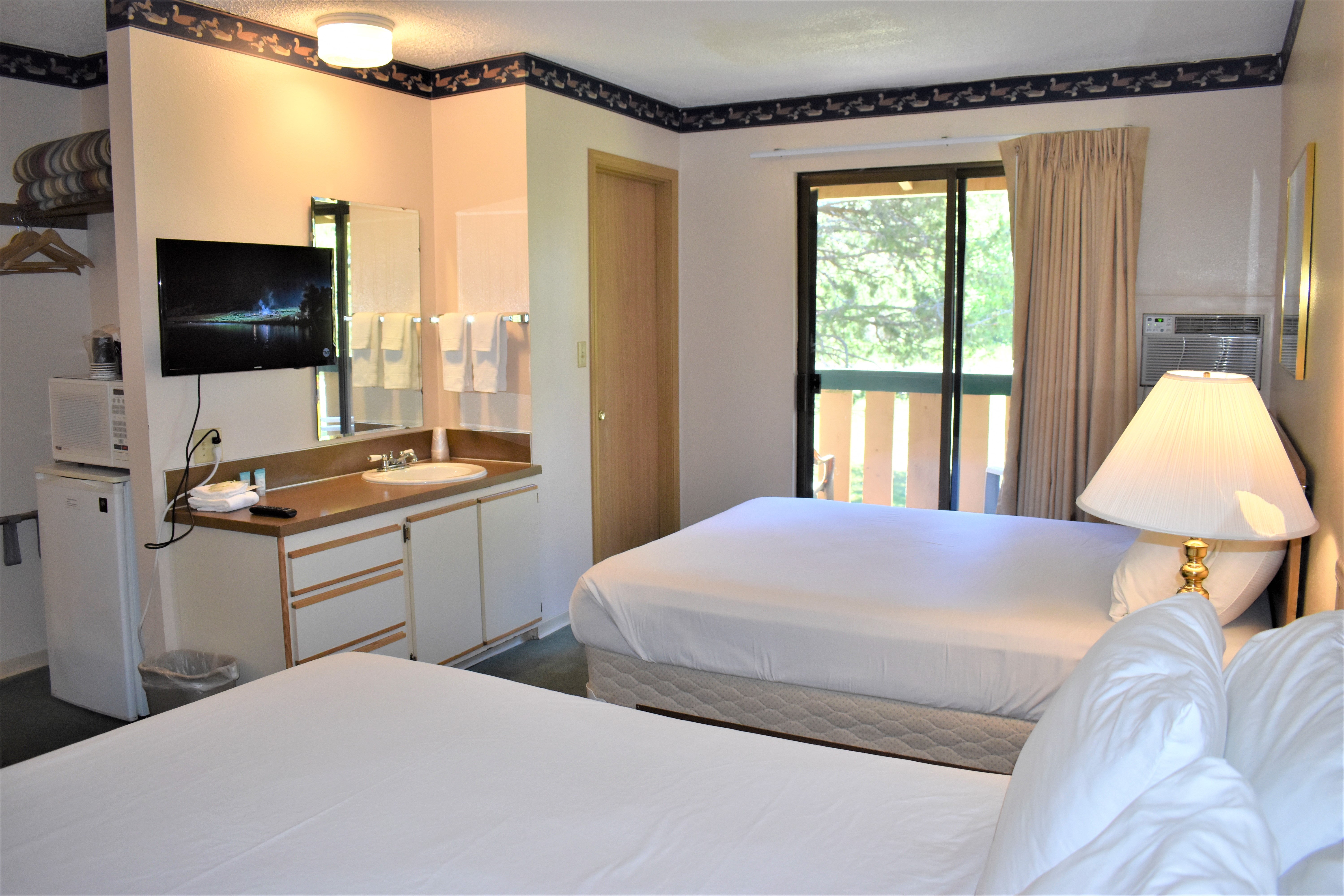 Guest Rooms and Suites | Winthrop Inn