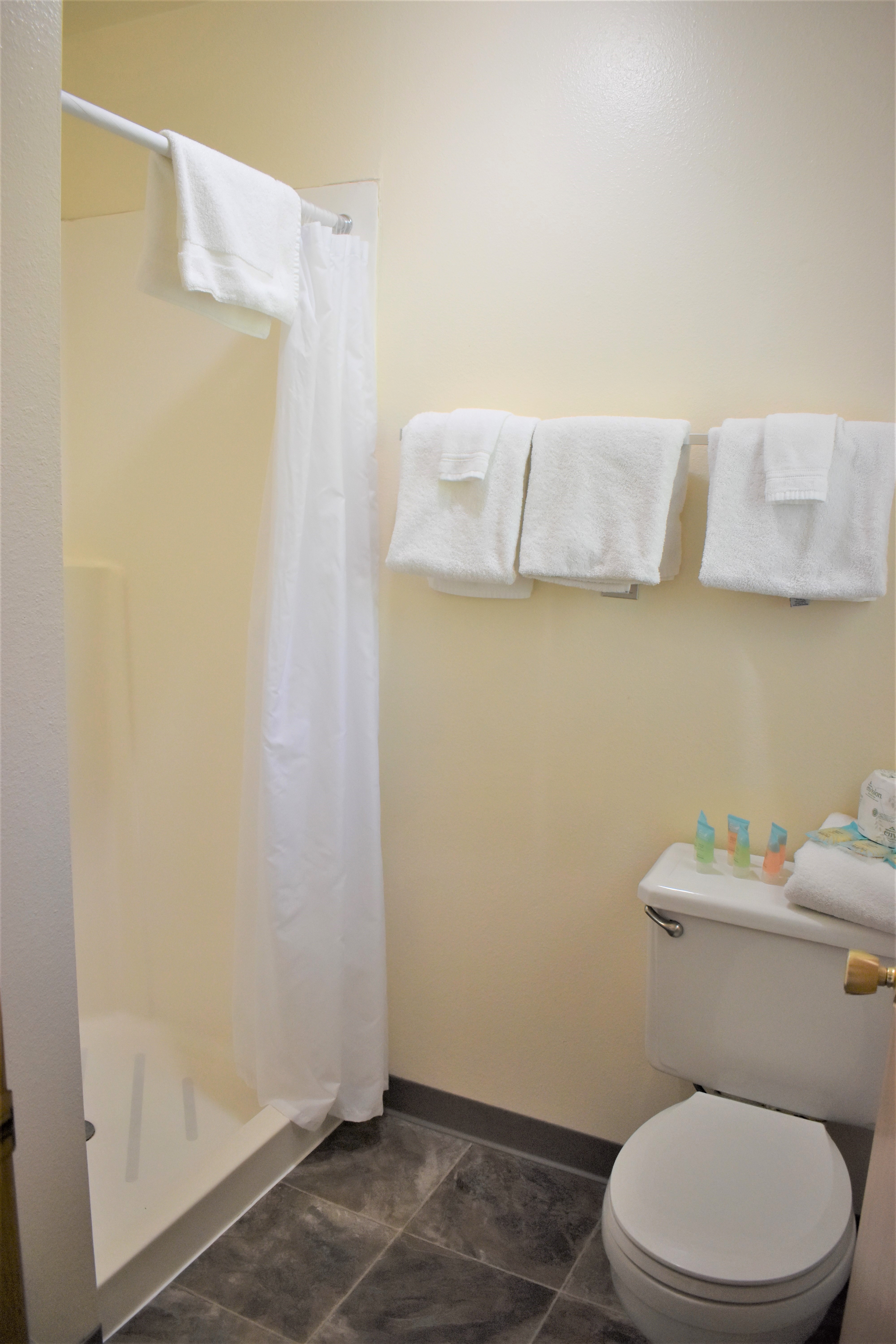 Guest Rooms and Suites | Winthrop Inn