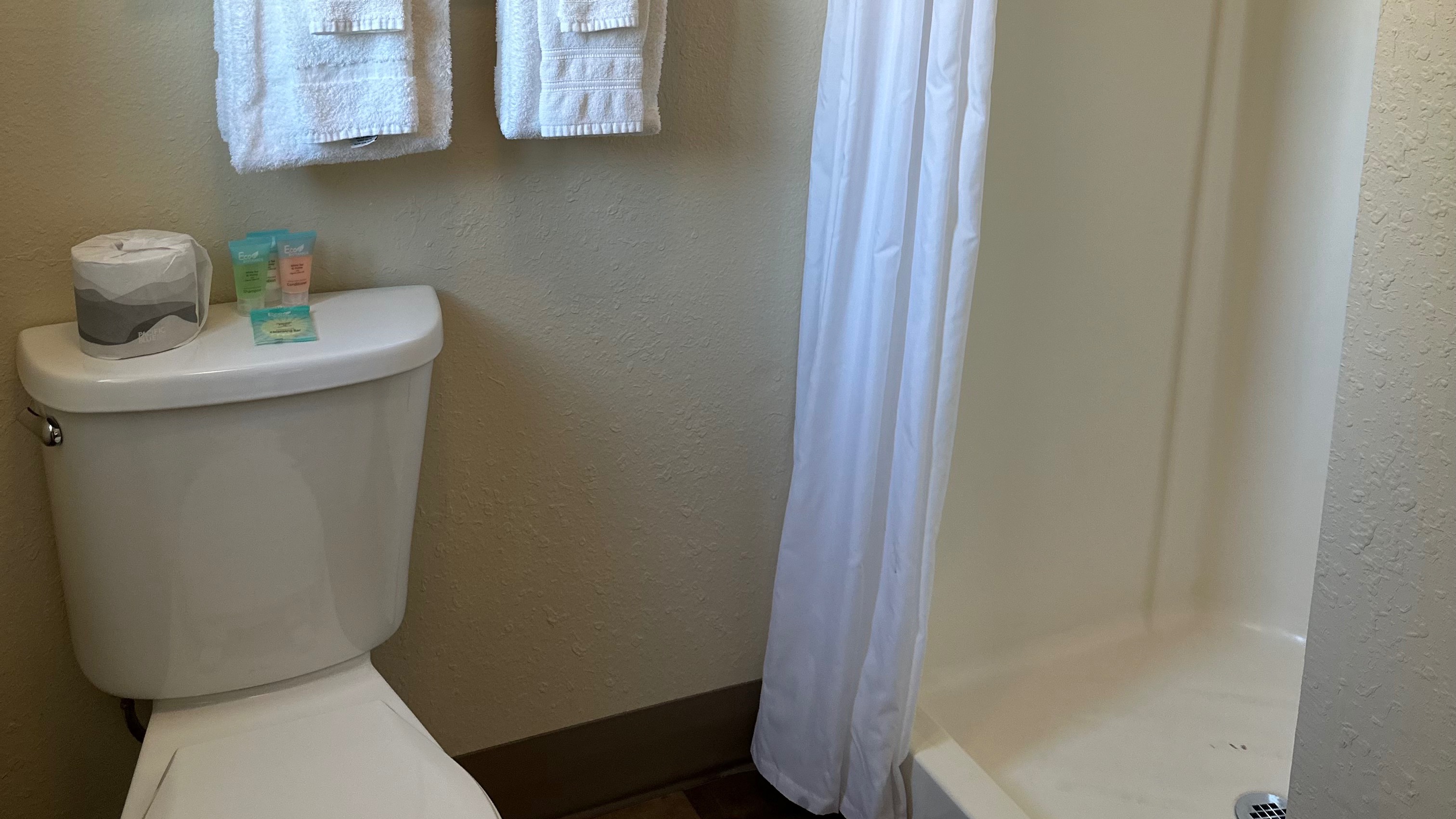 Guest Rooms and Suites | Winthrop Inn