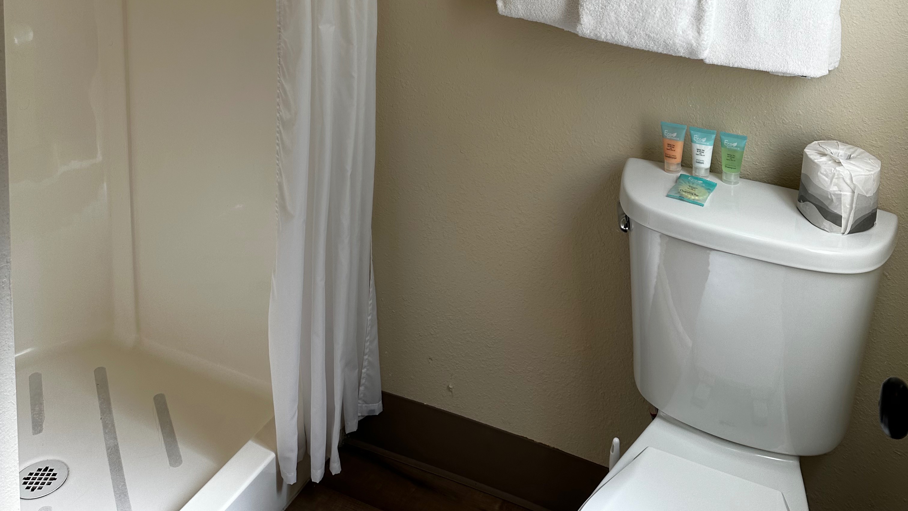 Guest Rooms and Suites | Winthrop Inn