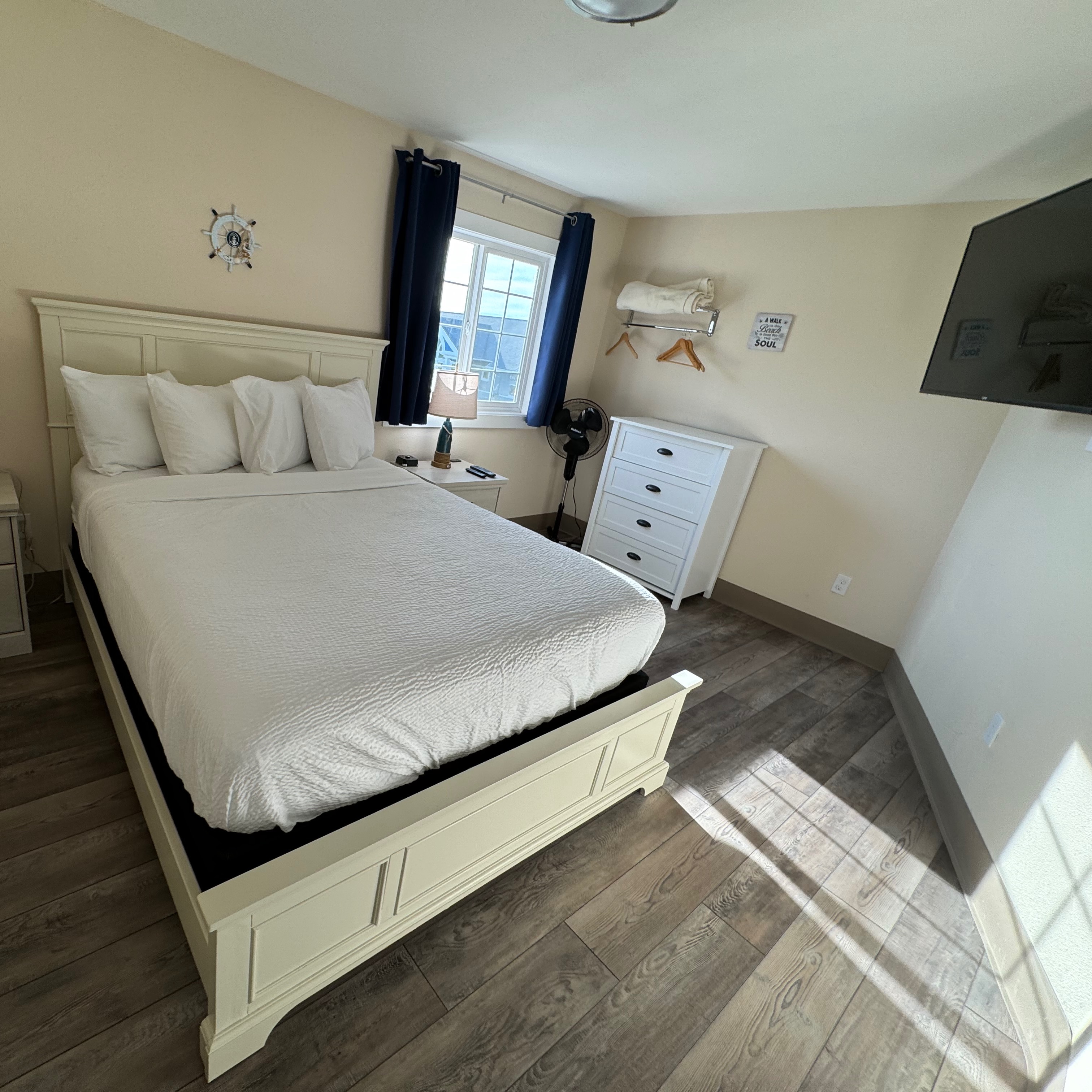 Guest Rooms and Suites | Coastal Inn & Suites