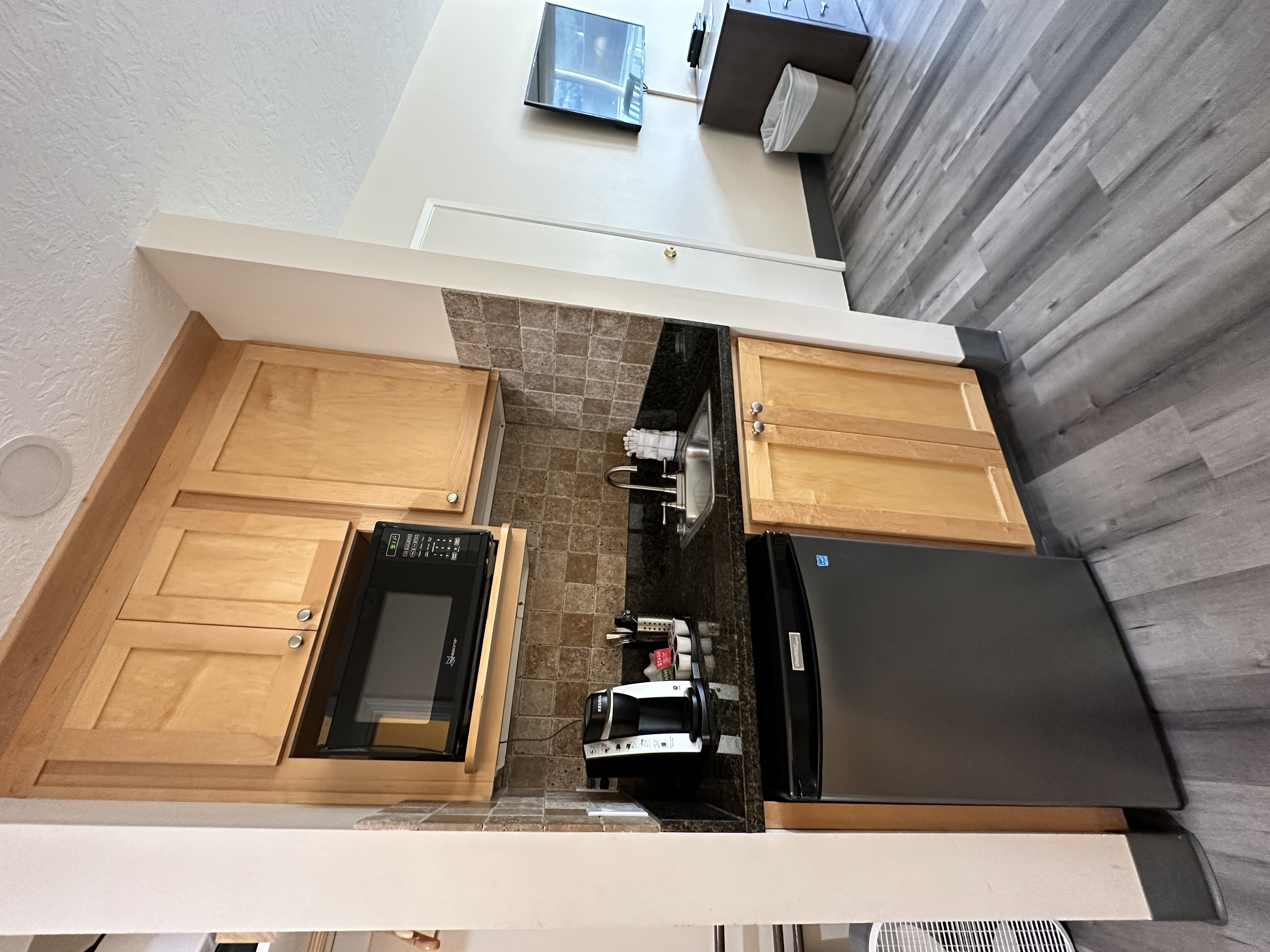 Guest Rooms and Suites | Inn at the Shore