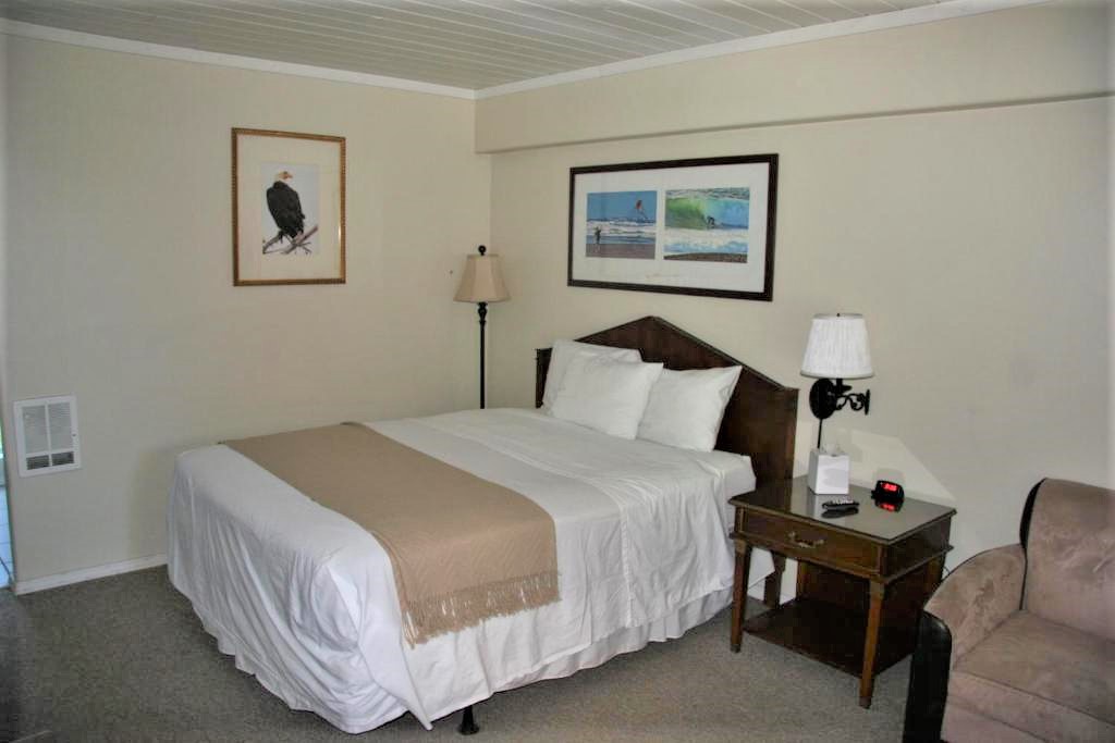 Guest Rooms and Suites | Westport Inn
