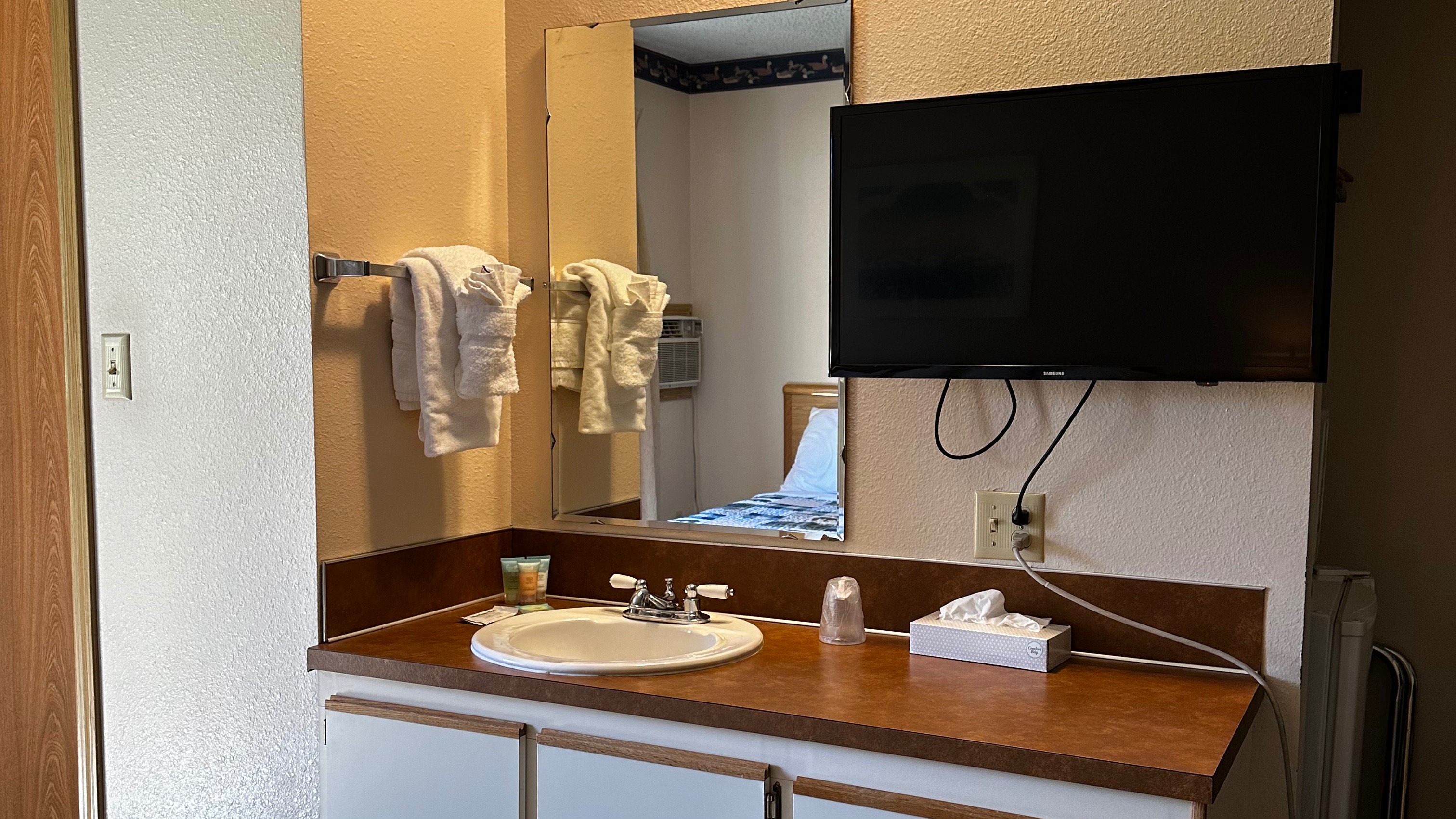 Guest Rooms and Suites | Winthrop Inn