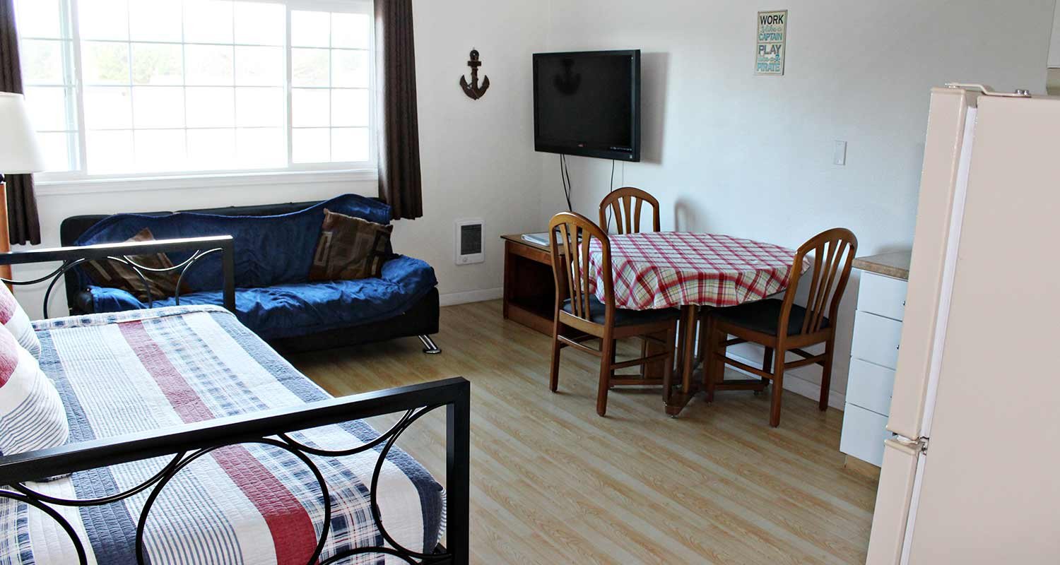 Guest Rooms and Suites | Coastal Inn & Suites