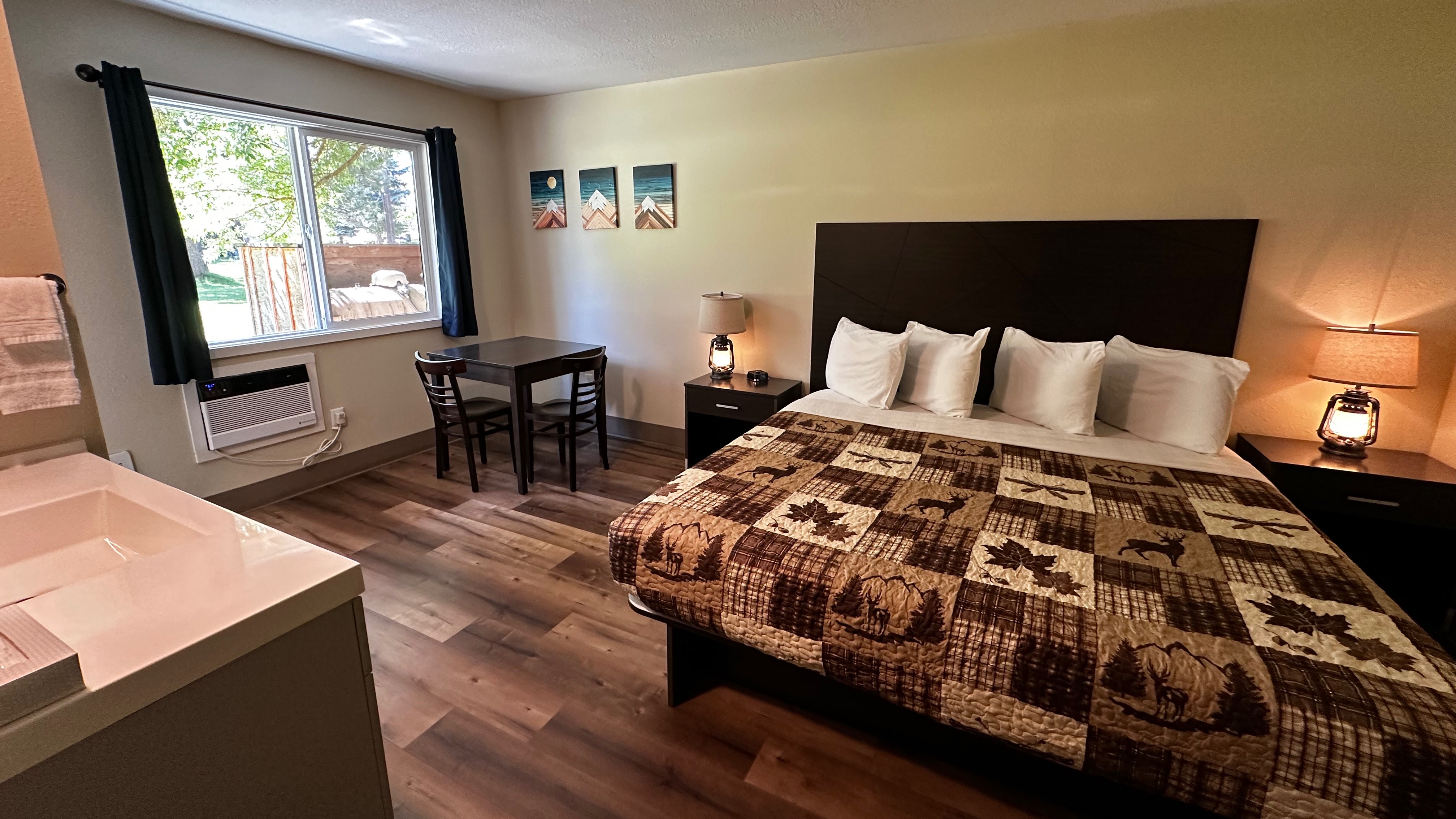 Guest Rooms and Suites | Winthrop Inn