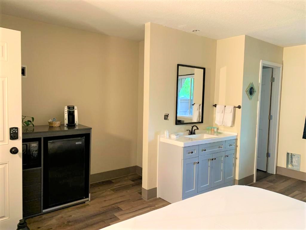 Guest Rooms and Suites | Winthrop Inn