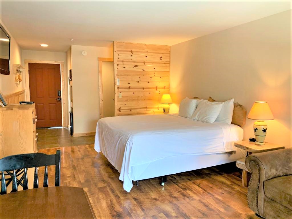 Guest Rooms and Suites | Methow River Lodge