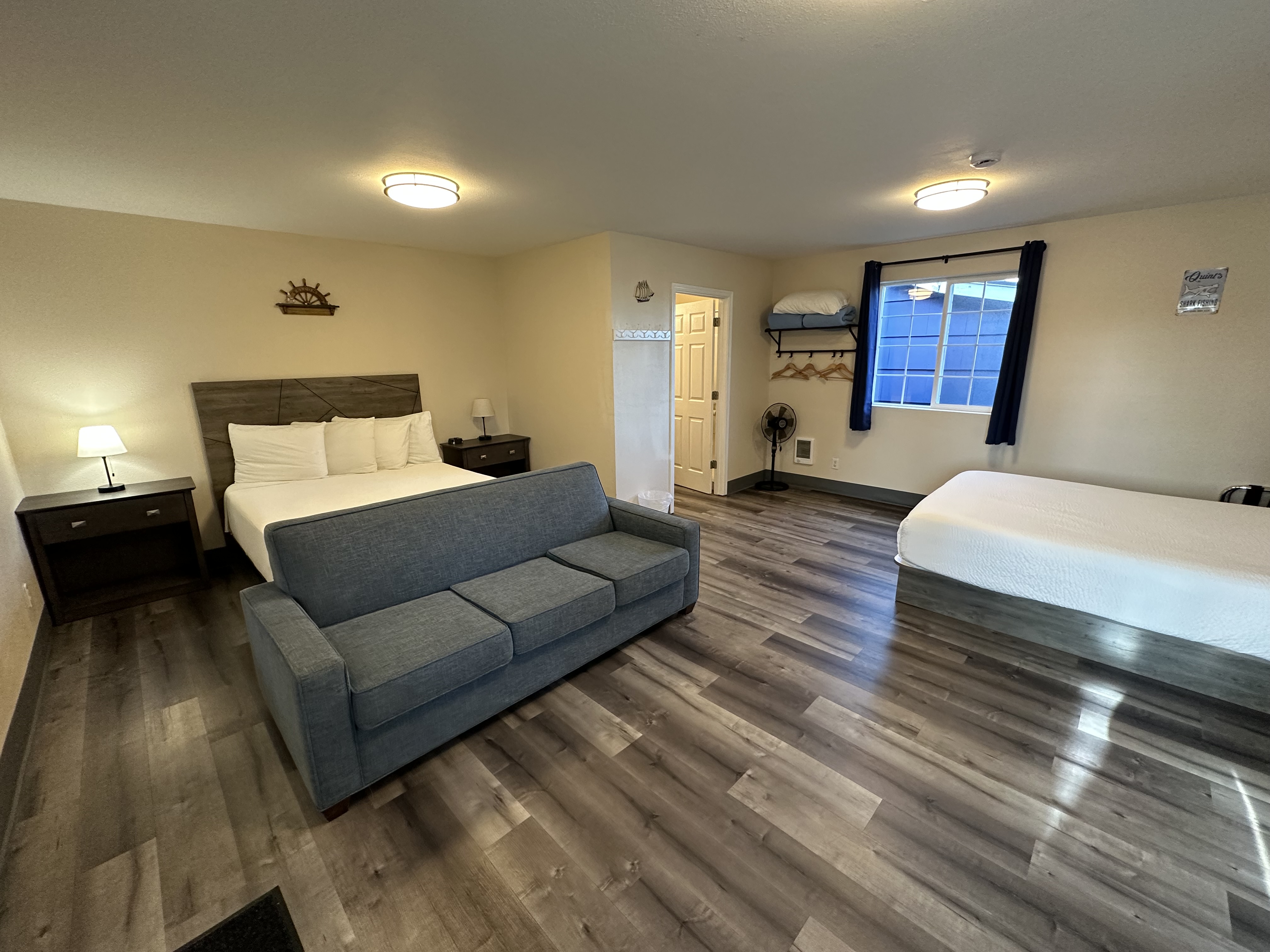 Guest Rooms and Suites | Coastal Inn & Suites