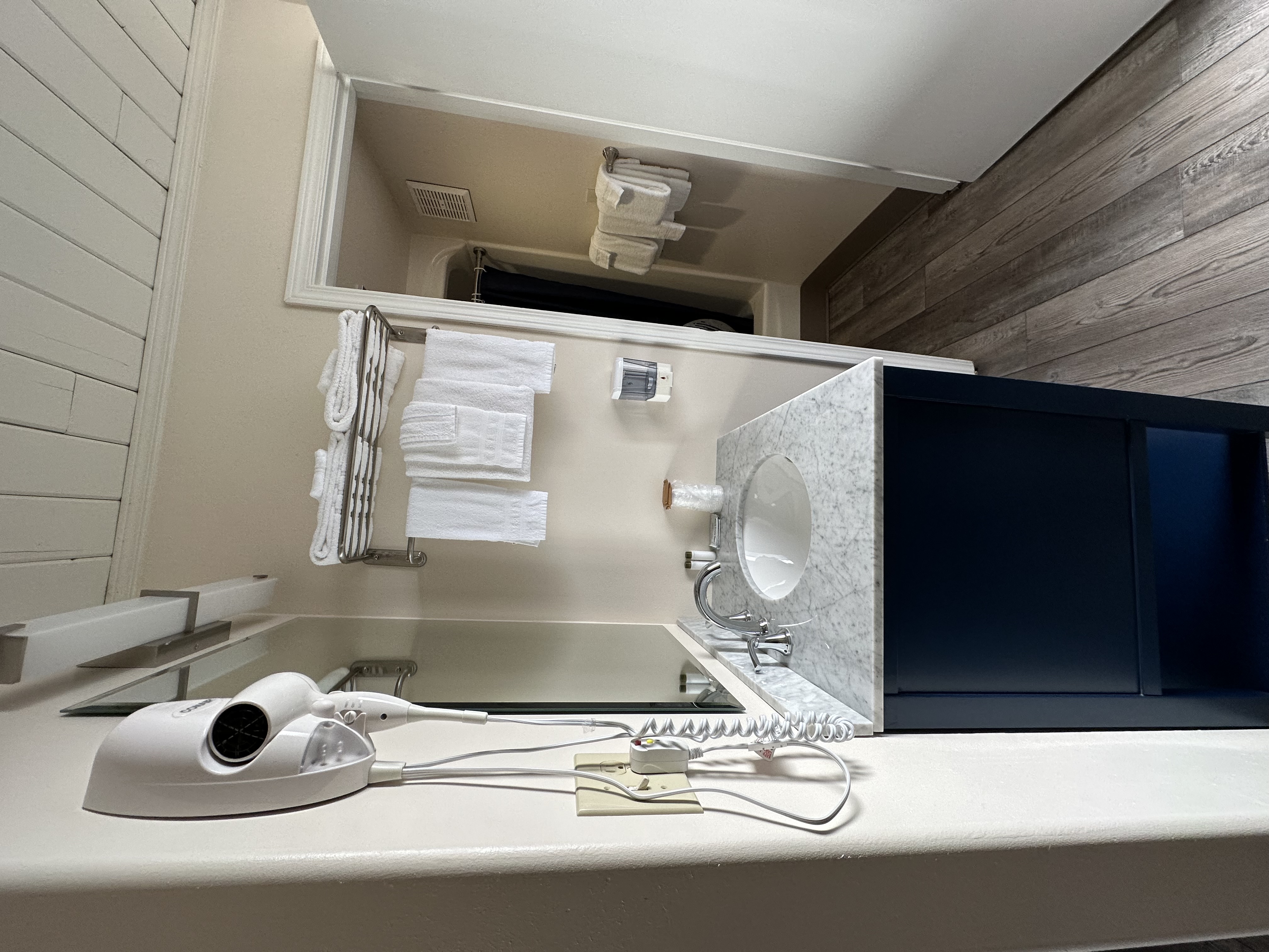 Guest Rooms and Suites | Westport Inn