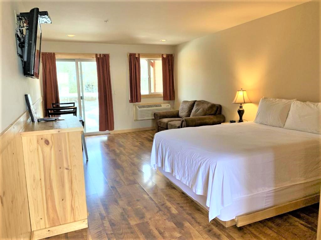 Guest Rooms and Suites | Methow River Lodge