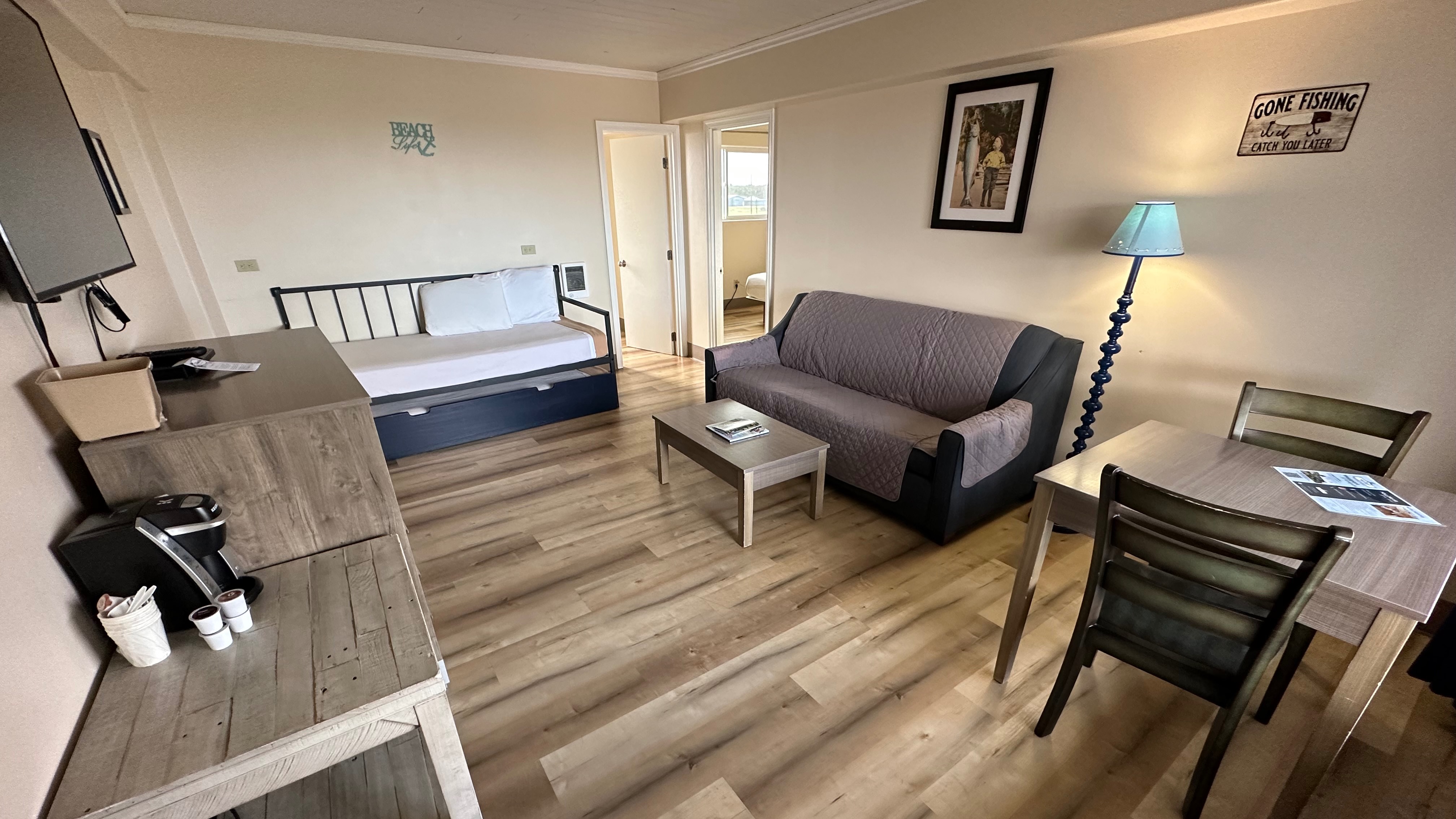 Welcome to the Westport Inn | Westport Inn & Cabins