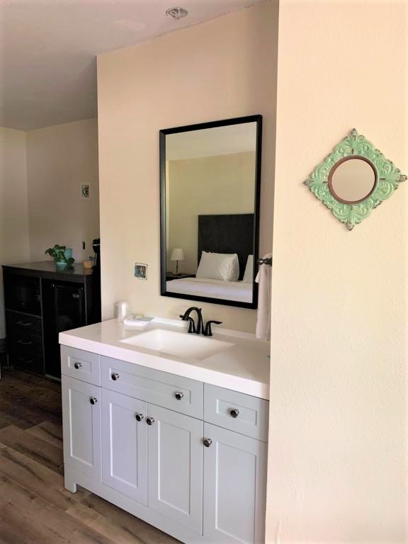 Guest Rooms and Suites | Winthrop Inn