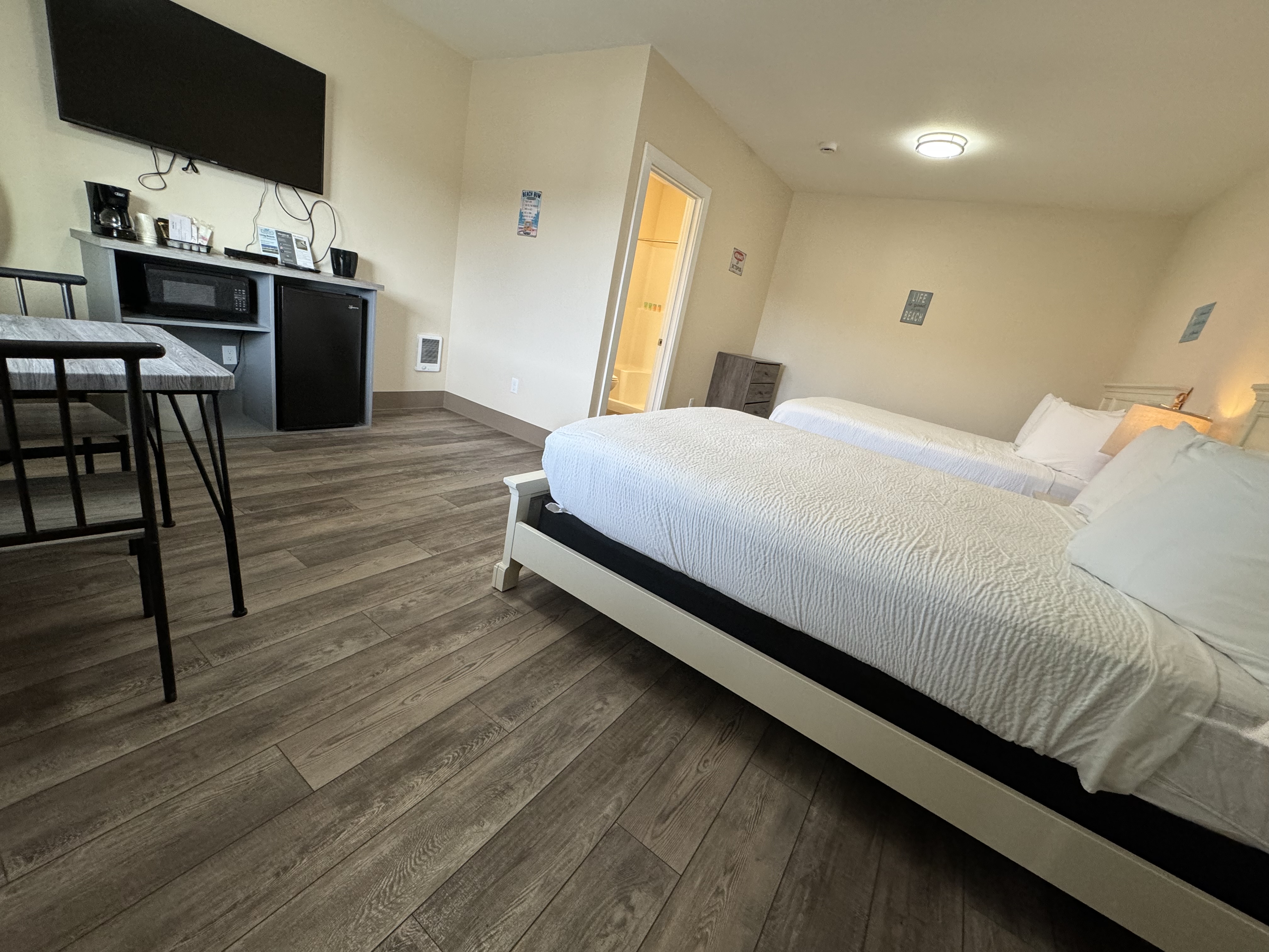 Guest Rooms and Suites | Coastal Inn & Suites