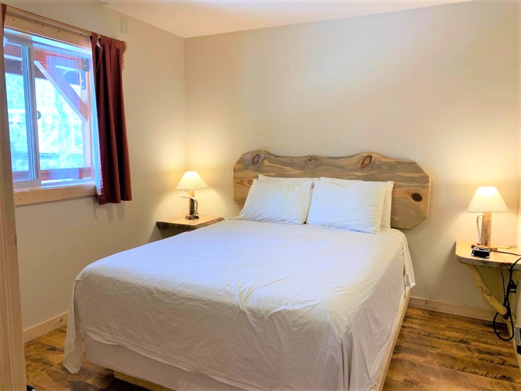 Guest Rooms and Suites | Methow River Lodge