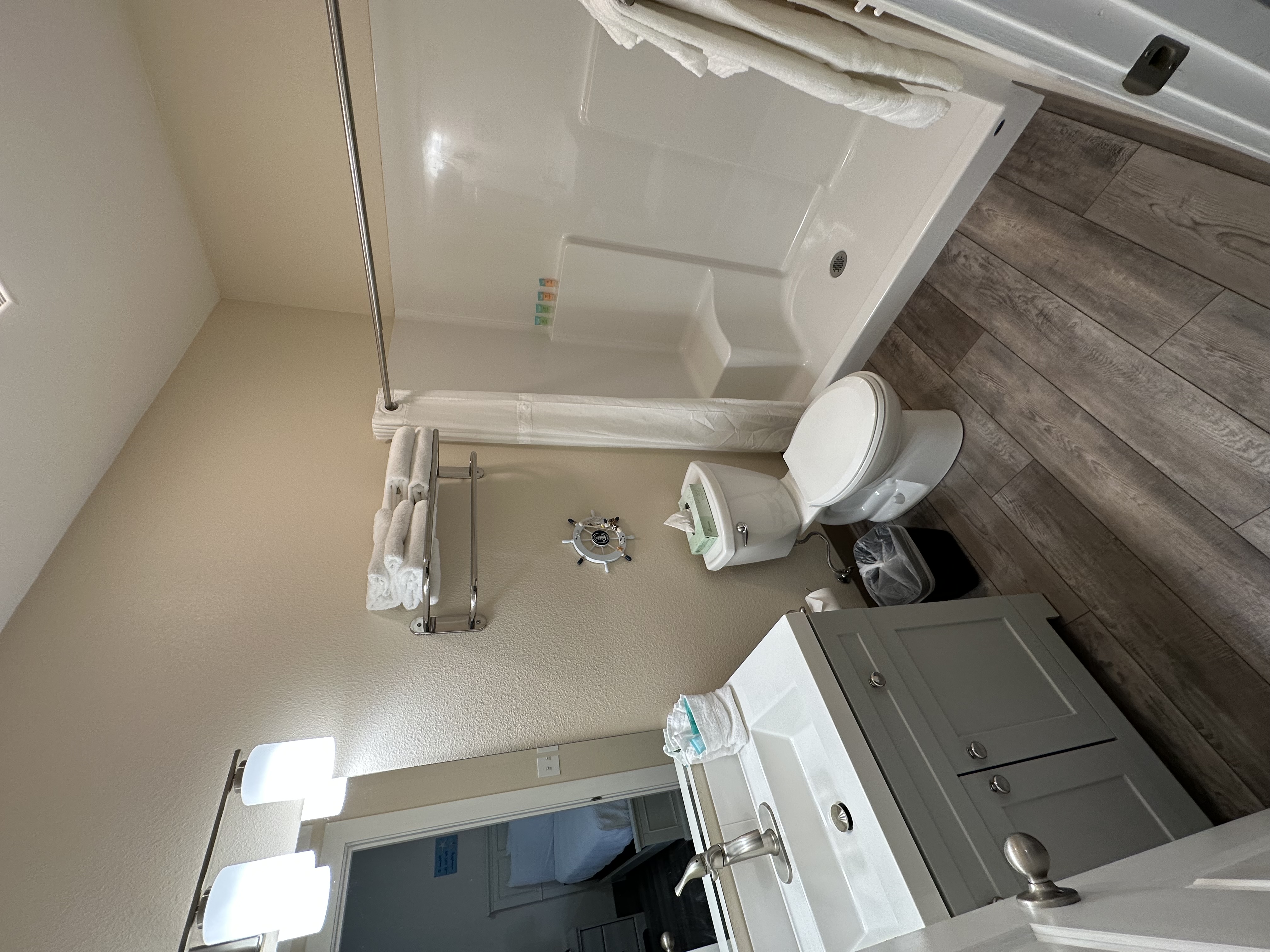 Guest Rooms and Suites | Coastal Inn & Suites