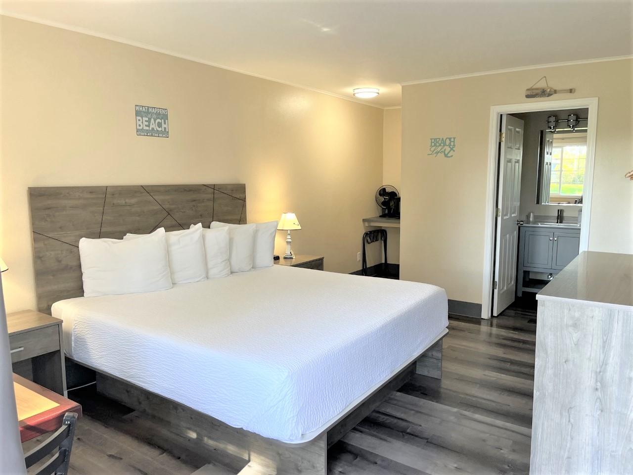 Guest Rooms and Suites | Coastal Inn & Suites