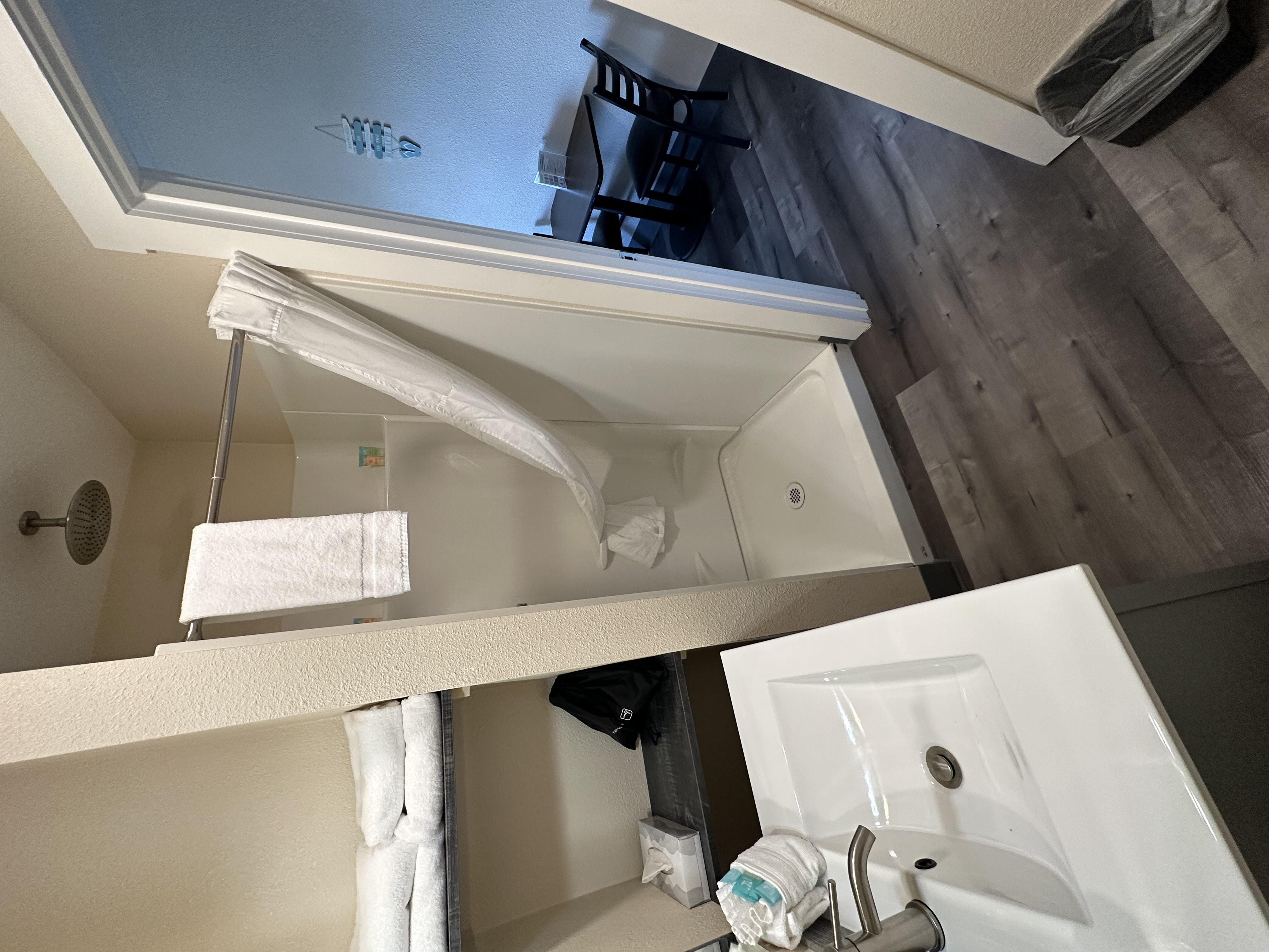 Guest Rooms and Suites | Coastal Inn & Suites