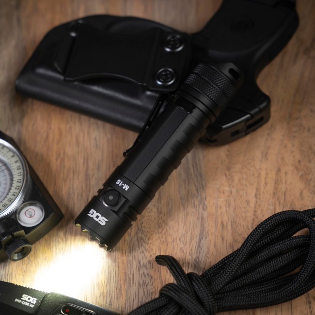 M-18 Flashlight - 1900 Lumens | Daily Carry Lights
