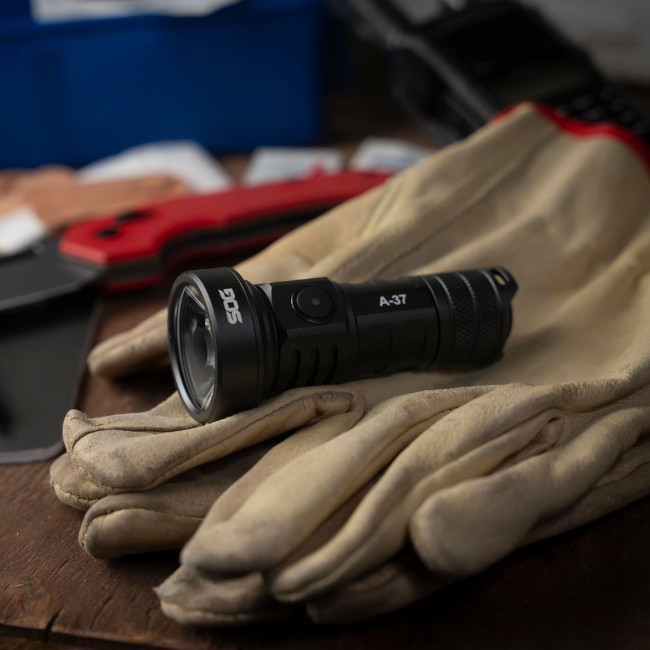 A-37 Flashlight - 1320 Lumens | Daily Carry Lights