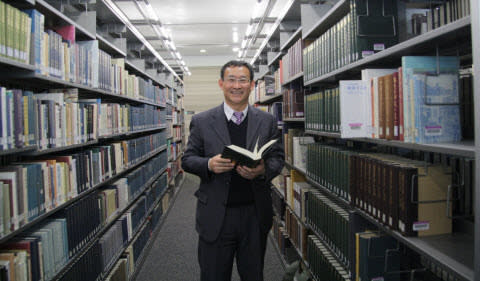 From tradition to innovation: The evolutionary history of a library