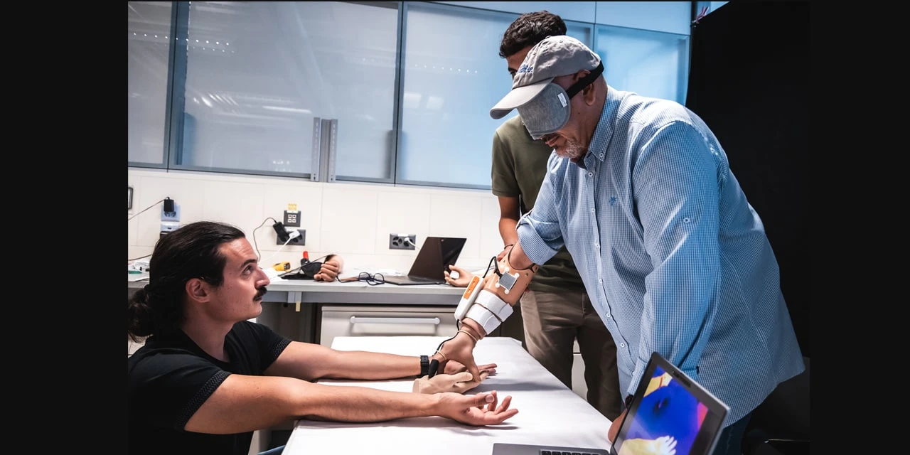 Temperature-sensitive bionic hand improves dexterity and feelings of ...