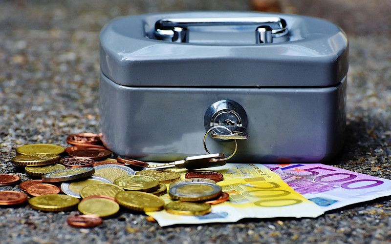 100 Money Savings Tips For Students Abroad Blog Amberstudent 100-money-savings-tips-for-students-abroad-blog-amberstudent