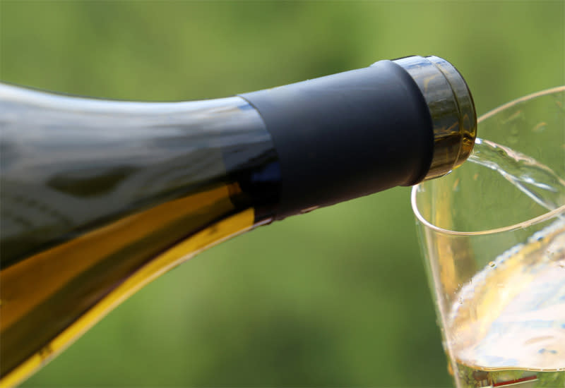 What Is Low Alcohol Wine? (8 Best Wines To Sip in 2023)