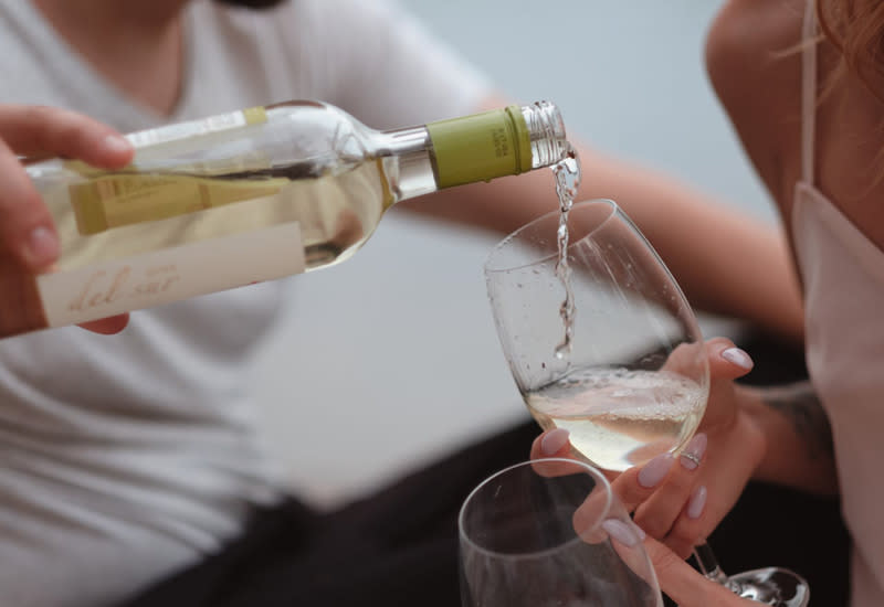 How to Open Champagne Like a Pro: 7 Easy Steps