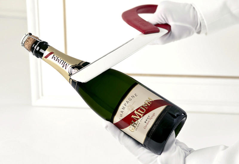 How to Open Champagne Like a Pro: 7 Easy Steps