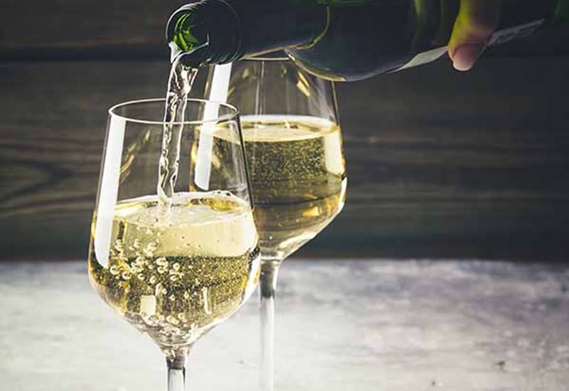 White Port Wine 101: Tasting Notes, Food Pairings, 10 Best Bottles (2023)