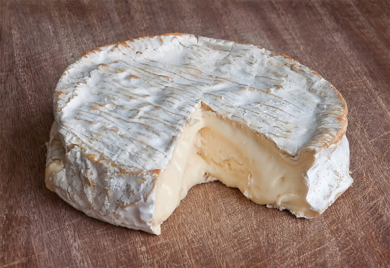 Classic Wine and Cheese Pairings You’ll Love (Tips, Best Wines)