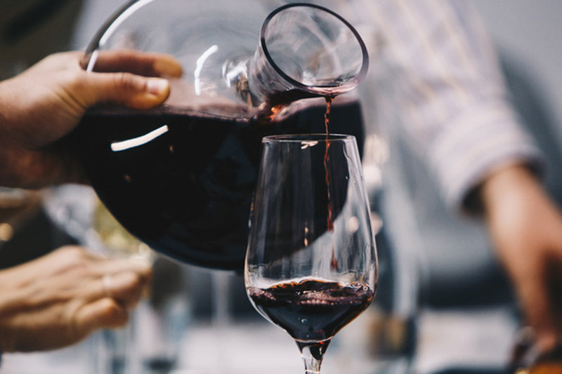 Wine Decanting 101: When, Why, and How to Do It Right