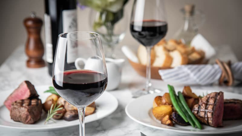 Cabernet Sauvignon vs Merlot: 9 Key Differences & Similarities