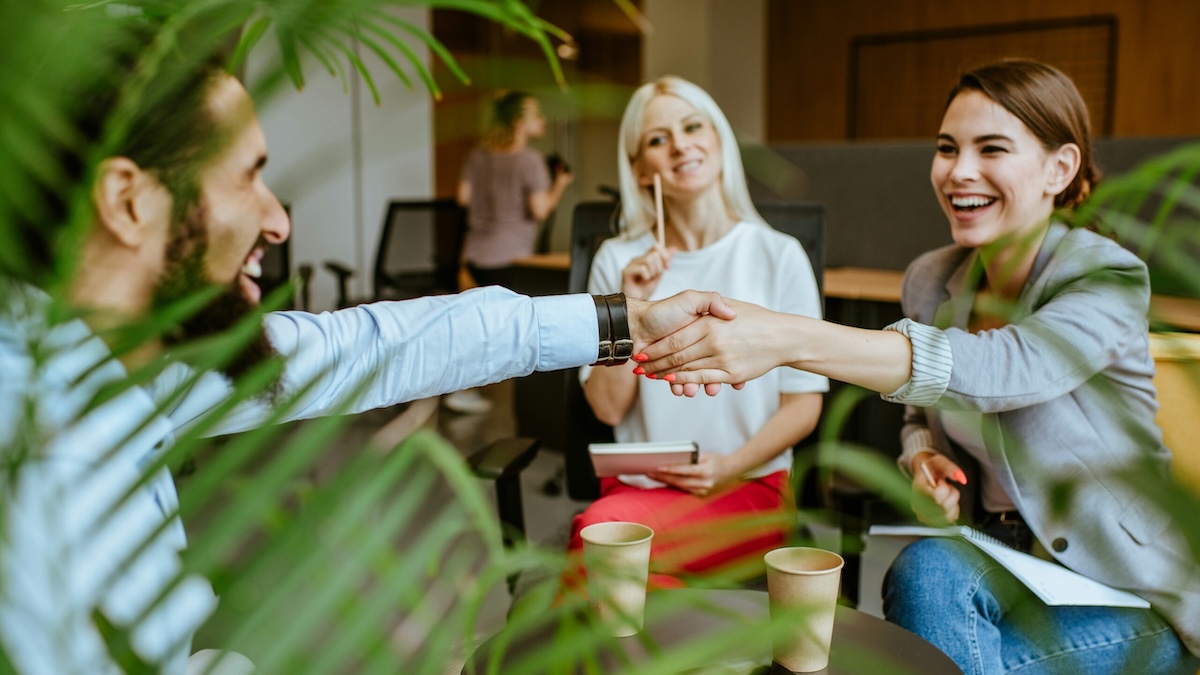 Ways to Say Hello In Spanish (and Other Spanish Greetings)