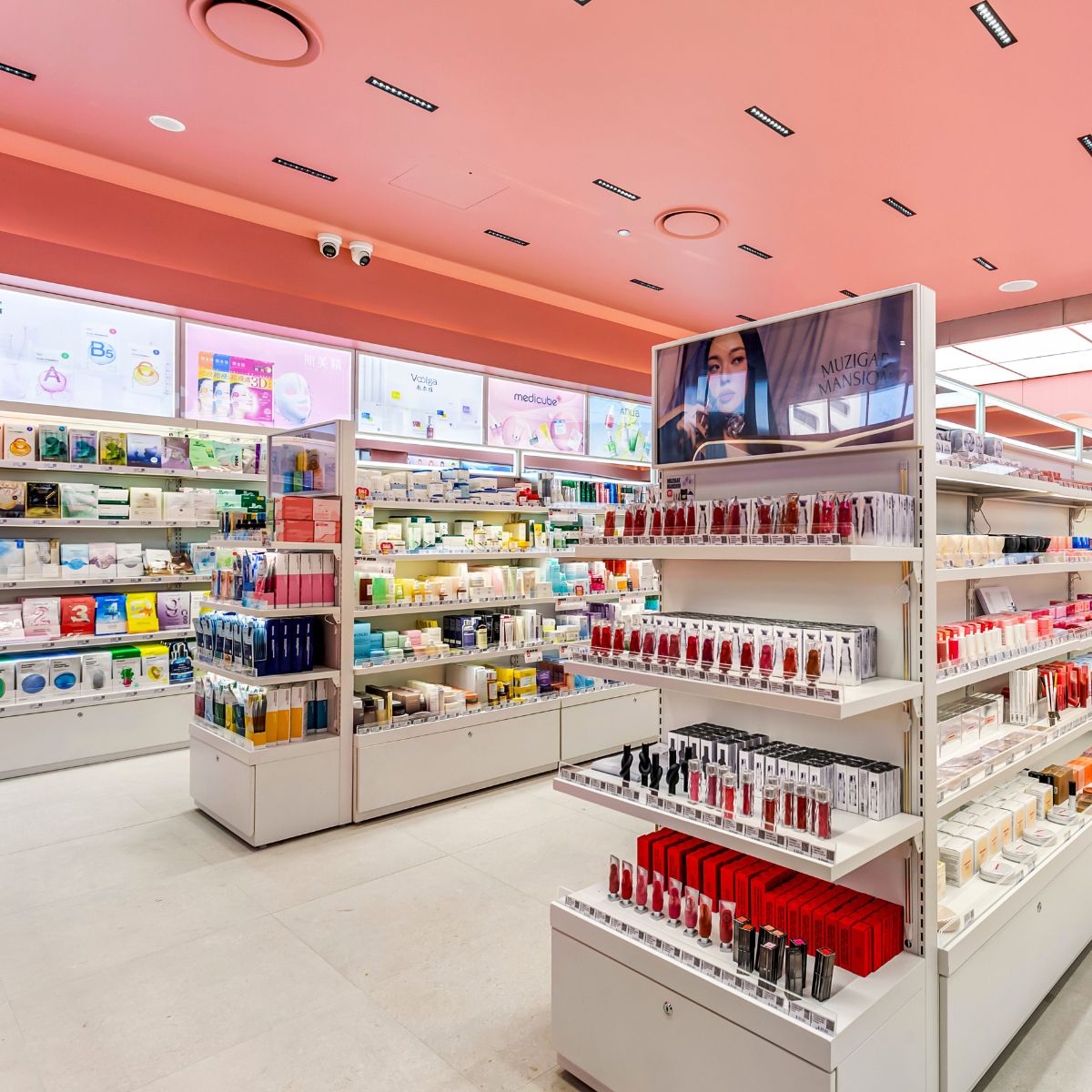 W cosmetics: Grand opening celebration